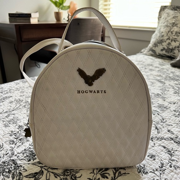 Loungefly | Bags | Harry Potter Hogwartshedwig Loungefly Backpack ...